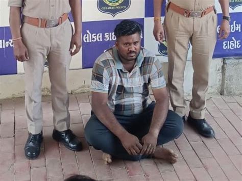 Pickup Driver Arrested In Jain Sadhvi And Shravak Death Case Crime