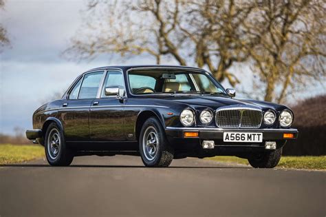 1983 DAIMLER SOVEREIGN VANDEN PLAS Fabricante DAIMLER PlanetCarsZ