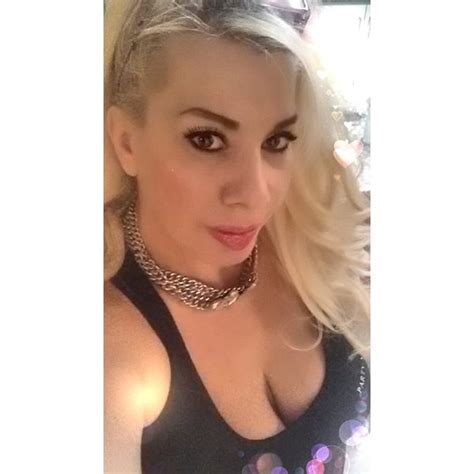 Хищна хиена нарисува рибки