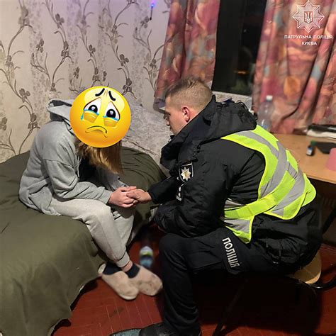 В Киеве патрульные отговорили девушку от попытки самоубийства