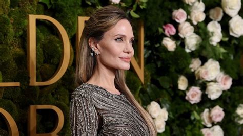 Angelina Jolie Hörte Dank Tomb Raider Mit Dem Rauchen Auf