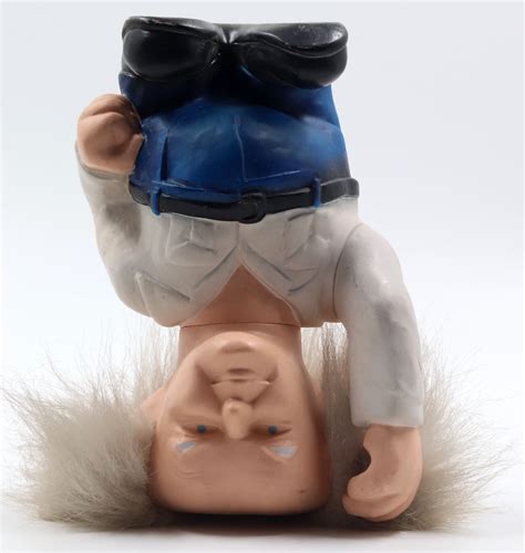 בובה דוד בן גוריון לבוש כחול לבן דגם נדיר Dynasty Auctions