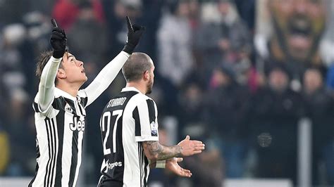 Photo Juventus Tumbangkan Genoa 2 Gol Tanpa Balas Foto