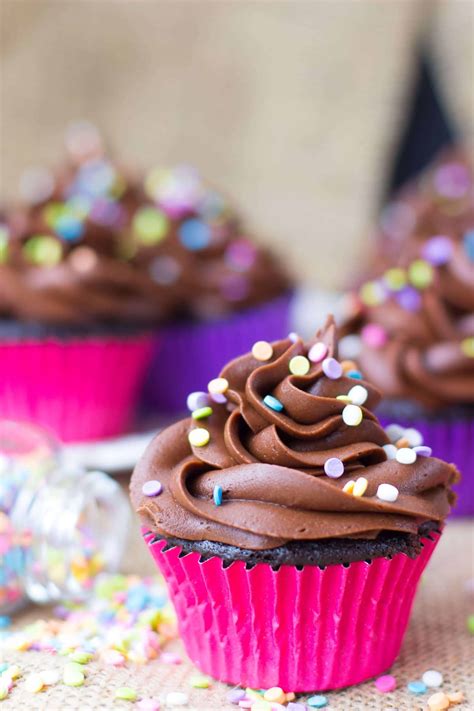 Dark Chocolate Cupcakes With Fresh Raspberry Frosting Sugar Spun Run