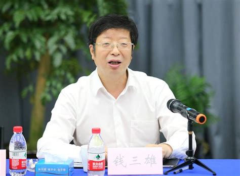 “拼命三郎”钱三雄任安徽省副省长、省公安厅厅长，曾评选“蜗牛奖”