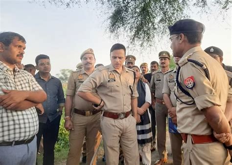 Vijay Upadhyay Anti Encroachment Team Attacked By Musclemen In Ups