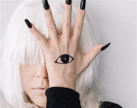 7 Modele De Unghii Negre Idei Frumoase și Originale Kfetele Tattoo