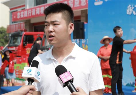 【益路华彩·清凉行动】 废立宝用实际行动为环卫工打call央广网