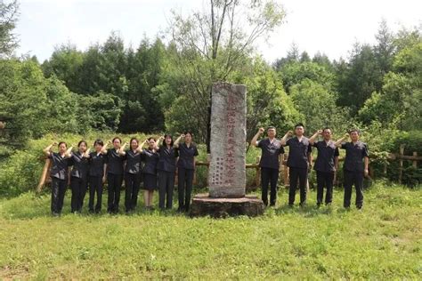 “重温入党心、初心话忠诚”金林区人民法院开展“庆七一”主题党日活动澎湃号·政务澎湃新闻 The Paper