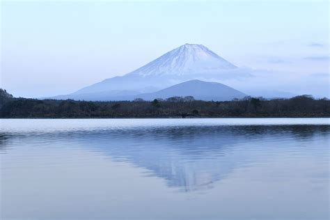 ぎんさく🐈💕 On Twitter Rt Sannichi 23日は「富士山の日」。山梨日日新聞は静岡新聞と合同で特集紙面を展開します