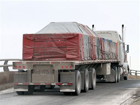 Flatbed Truck Vs Trailer Whats The Real Difference Rhinotrail