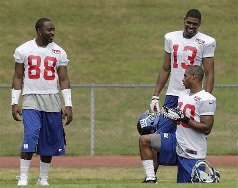Giants Hakeem Nicks Believes Hes On Track For Mid August Return