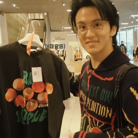 통 on Twitter RT js 20020205 도무지무슨취향인지를모르겟음
