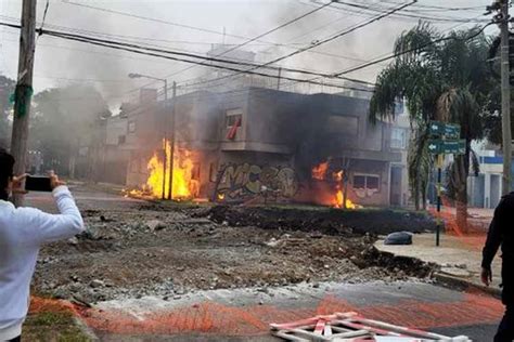 Explosión Por Ruptura De Caño De Gas En San Martín Una Casa Incendiada