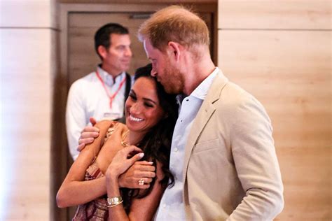 Meghan Markle Gets A Kiss From Prince Harry During Pda Moment In