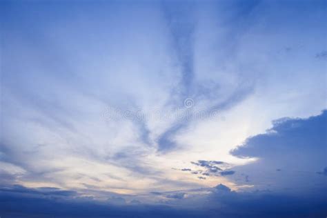 Fondo Drammatico Della Natura Della Nuvola Di Sera Del Cielo Immagine