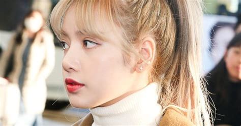 포토 블랙핑크 리사 화려한 금빛 미모