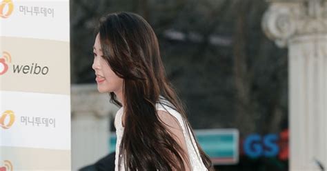 [포토]설현 짧은치마 꽉 잡고