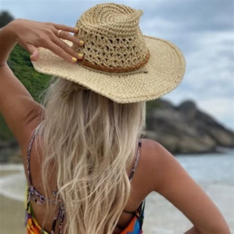 Ceci Durandó Ceci Durando • Threads Say More