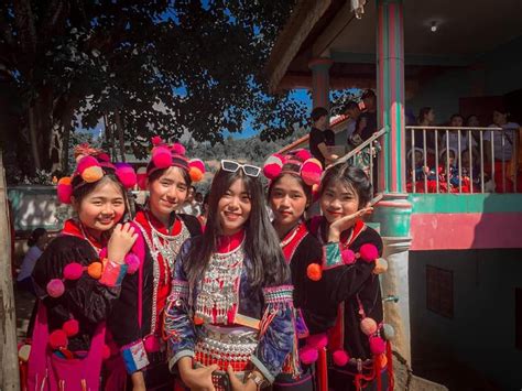 တအာင်းအချင်းချင်း ချစ်ခြင်းမေတ္တာရှာသူ Single