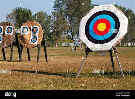 Archery Target Hi Res Stock Photography And Images Alamy
