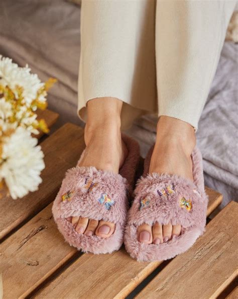 Fizzy Goblet Shop Handcrafted Footwear And Bags For Women