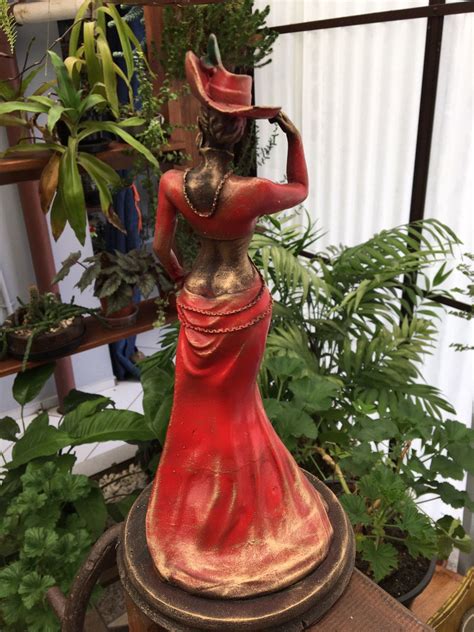 Escultura De Maria Navalha Em Resina Cm Elo