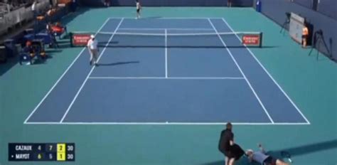Un Jugador Se Desploma En Pleno Partido Del Miami Open Ojo A La