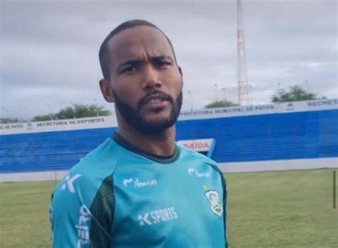 Jogador De Futebol De Time De Patos é Preso Acusado De Ser Mandante De
