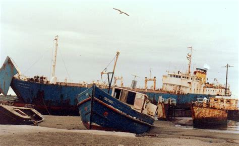 IGLESIAS Y PAISAJES DE SUDAMERICA Barcos En Las Costas De Punta Arenas