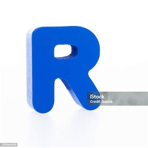 흰색 배경에 나무 편지 R 알파벳 R에 대한 스톡 사진 및 기타 이미지 알파벳 R 파란색 0명 Istock