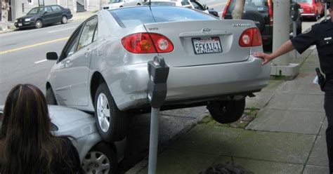 주차할때 이렇게 하지 마세요” 운전자 60 이상 잘못된 방식으로 기어 박살내고 있다는 주차방법 뉴스위크