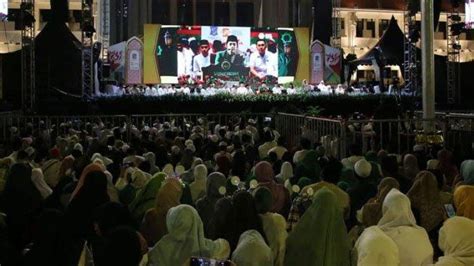 Puluhan Ribu Jemaah Hadiri Pengajian Gus Iqdam Di Surabaya Wali Kota