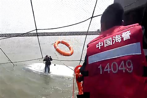 福建福州：海警成功营救落水男子澎湃号·媒体澎湃新闻 The Paper