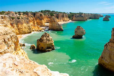 프라이아 드 마리 냐 가장 상징적인 해변과 라 고아 알가 르 베 포르투가에서 인기 있는 랜드마크 대서양의 해안 아름 다운 풍경