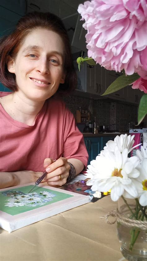 Tks Art And Craft მზიანი სელფი კომშებთან☀️💛 შაბათ დღე მშვიდობისა ყველას 🥰 Facebook