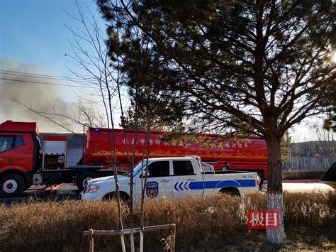 长春一库房失火无人伤亡，当地居民：隔着8公里可见浓烟 极目新闻