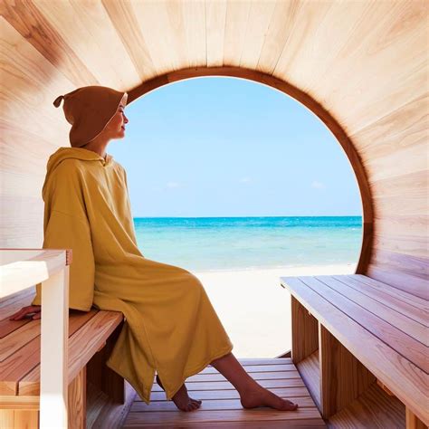 星野リゾートさんのインスタグラム写真 星野リゾートinstagram「【碧く美しい海を目の前にととのう 「絶景海風うみかじサウナ