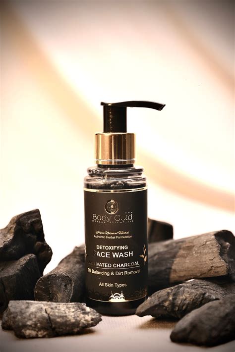 Activated Charcoal Face Wash Bodygoldindia