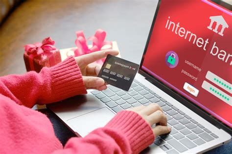 인터넷 뱅킹 온라인 지불 기술 개념입니다 노트북 노트북으로 온라인 쇼핑을 위한 신용 카드를 들고 여자 금융에 대한 스톡 사진 및 기타 이미지 Istock