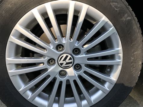 Колпачки колесных гаек — Volkswagen Passat B7, 1,8 л, 2011 года ...