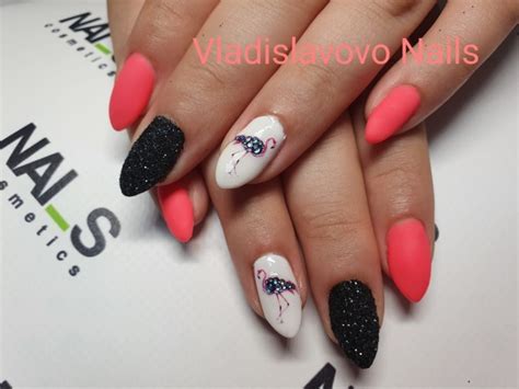 Летен цветен маникюр За Жената