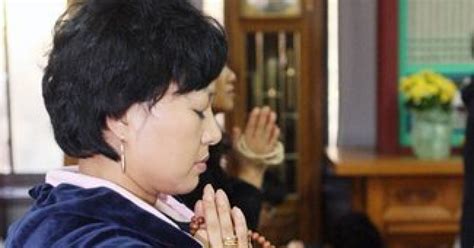 기도하는 어머니