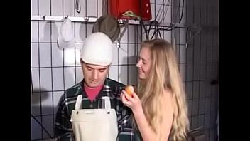 Leuke Tienermeid Is Gek Op Pis Sex XNXX COM