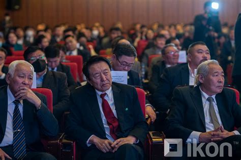 ФОТО Үе үеийн сайд дарга нар эрдэмтэн судлаачид жагсагчдын төлөөлөл оролцсон чуулга уулзалт