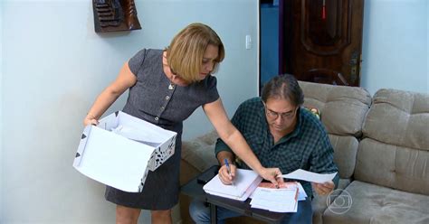 Jornal Da Globo Quase Metade Dos Brasileiros Gastou Bem Mais Do Que