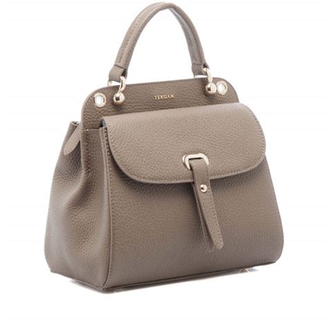 Малка ръчна дамска чанта Онлайн магазин Tergan Bg Портфейли чанти и колани от естествена кожа