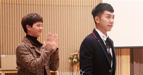 포토]육성재 승기 형 뒤따르며 박수 짝짝