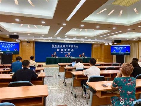 国家发改委：生猪价格过度下跌势头初步遏制储备