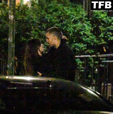🔴 Emily Ratajkowski Is Spotted Packing On The Pda With A Dj In New York